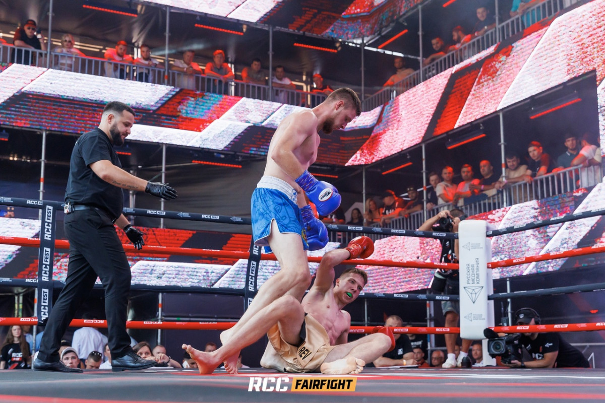 Тагильчанин Кирилл Степанов досрочно победил Сергея Григорьева в драматичном поединке на RCC ...